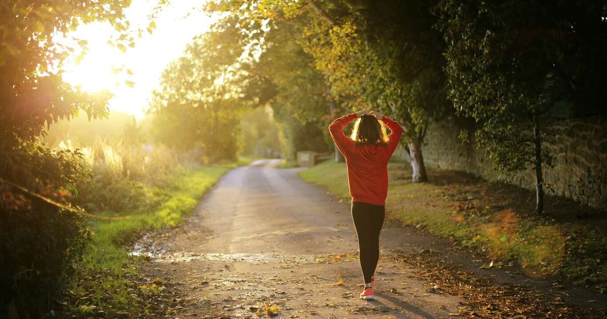A caminhada é o exercício mais indicado para os idosos, mas os ...