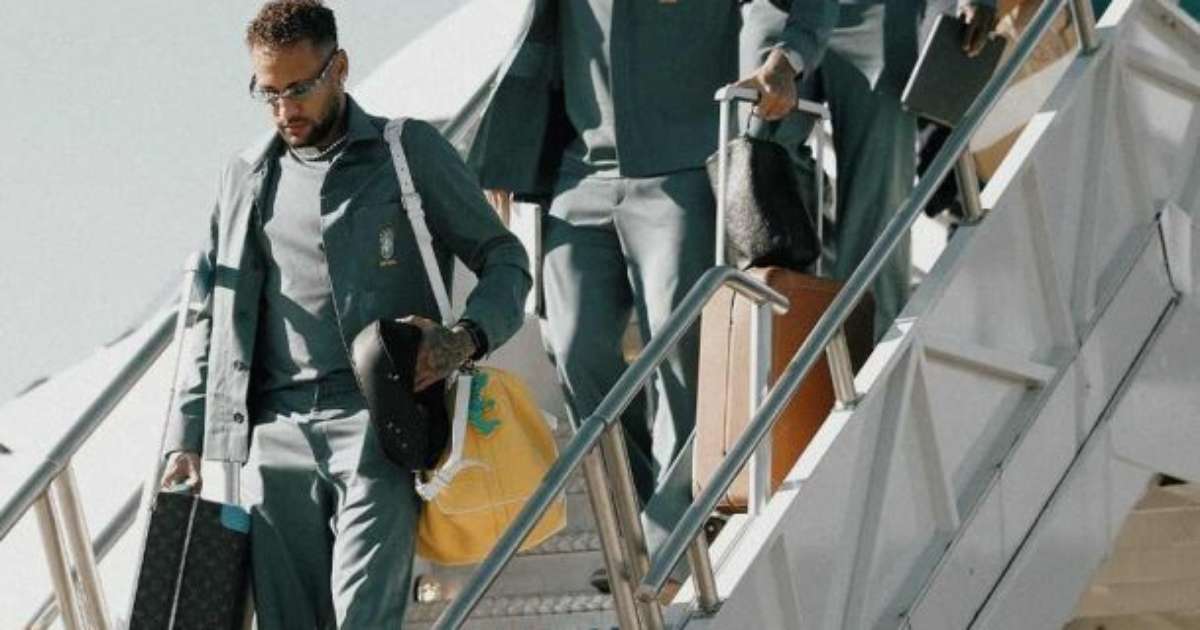 Uniforme cinza da Seleção Brasileira vira meme no embarque para a Copa
