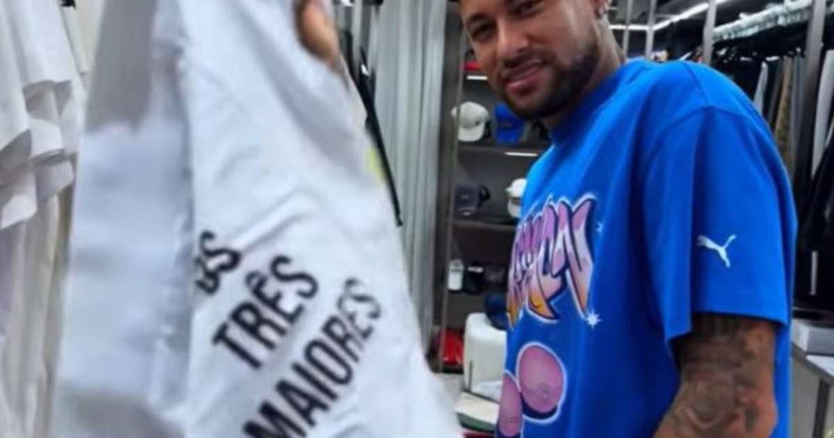 Neymar mostra foto com Messi em cueca: "Os três maiores"