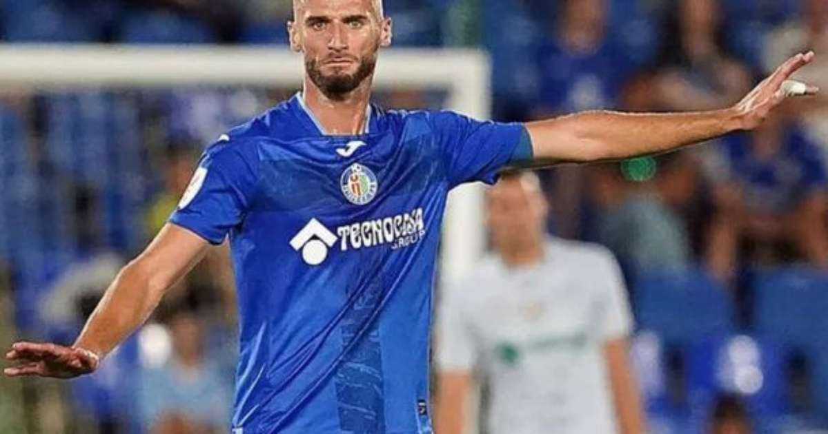 São Paulo define prazo e espera decisão do zagueiro Domingos Duarte