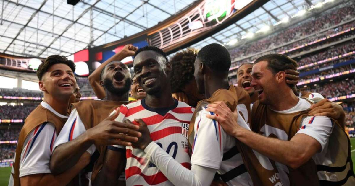 EUA dão show e goleiam Paraguai por 4 a 1 em estreia na Copa