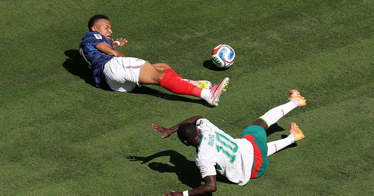 Foi pênalti de Mané em Mbappé? Veja o lance e opine