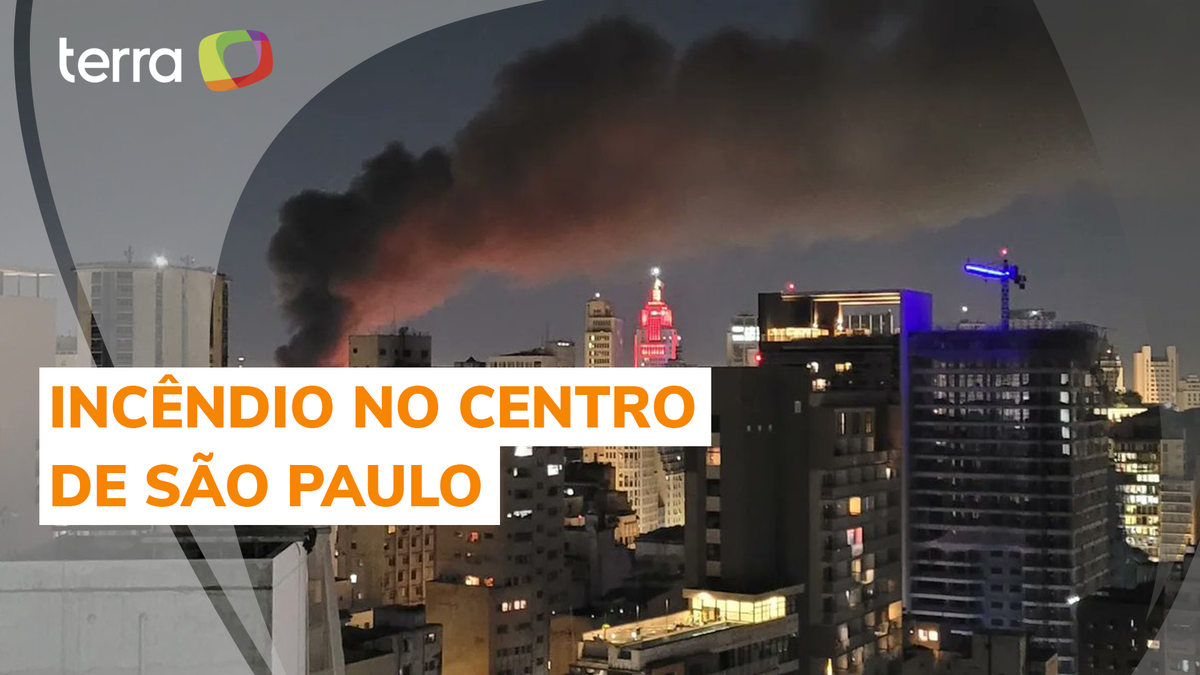 Incêndio atinge prédio comercial na região central de SP