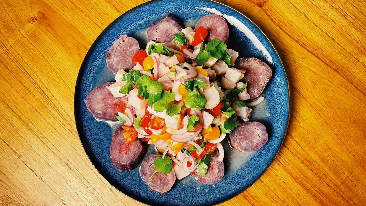 Receita de um ceviche clássico, muito refrescante e fácil de fazer.
