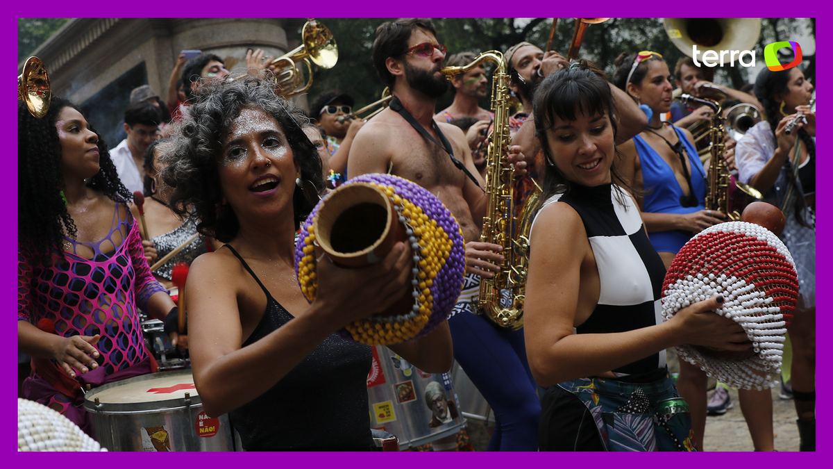 Foliões se preparam para o carnaval; confira dicas do que levar