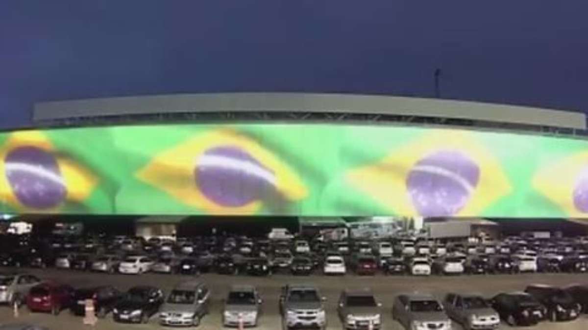 Arena Corinthians recebe iluminação para a Copa 2014; veja