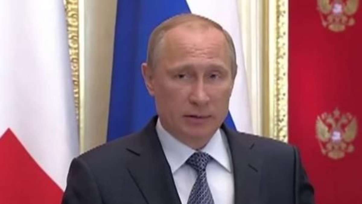 Putin muda o tom e pede adiamento de referendos na Ucrânia