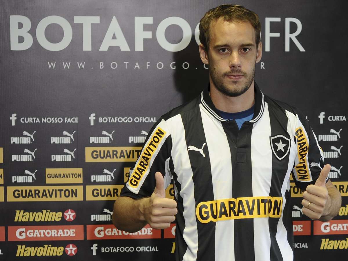 Depois de rodar pela Europa, Defendi espera estabilidade no Botafogo