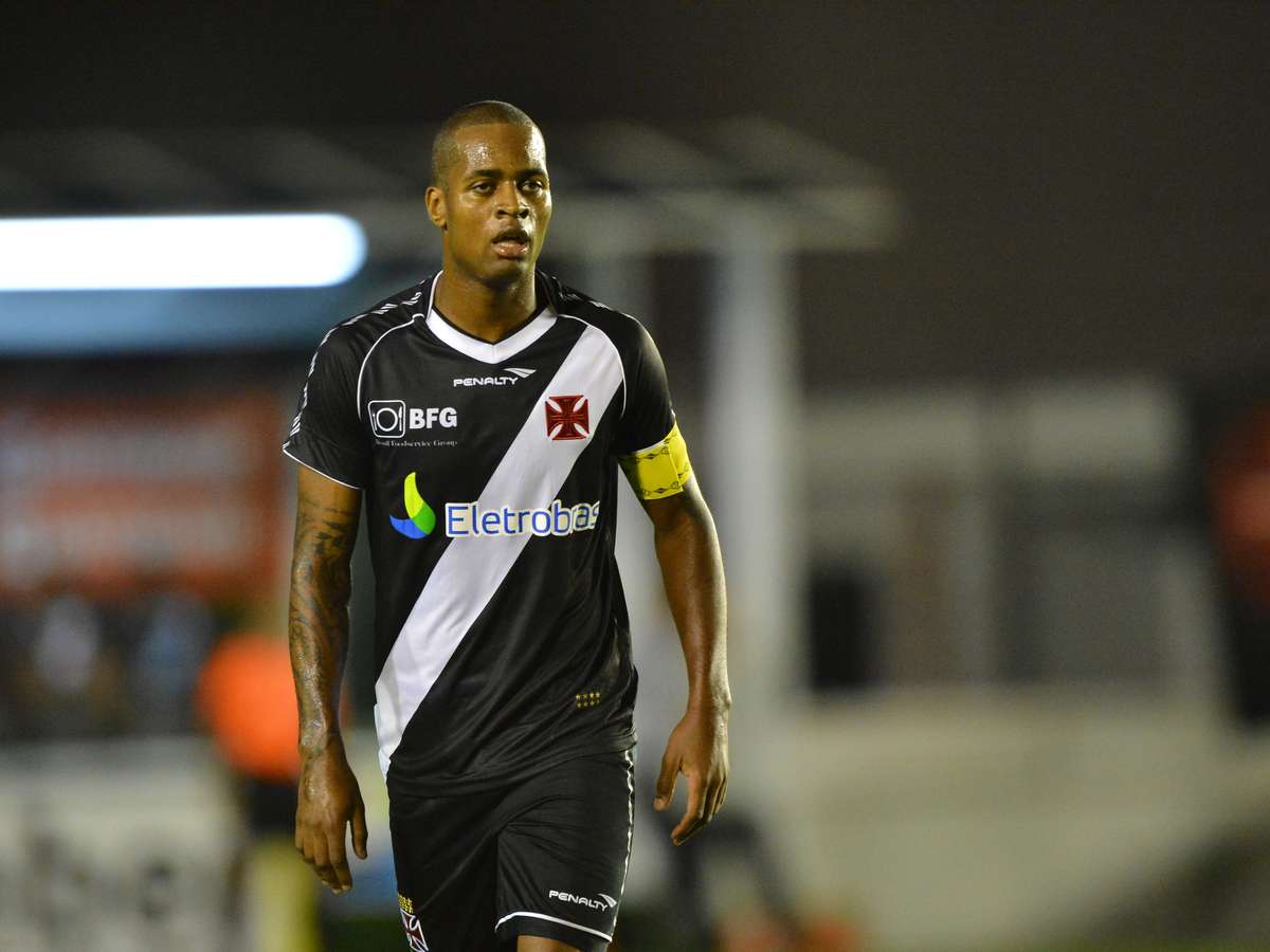 Emocionado, Dedé agradece ao Corinthians, mas enaltece Vasco