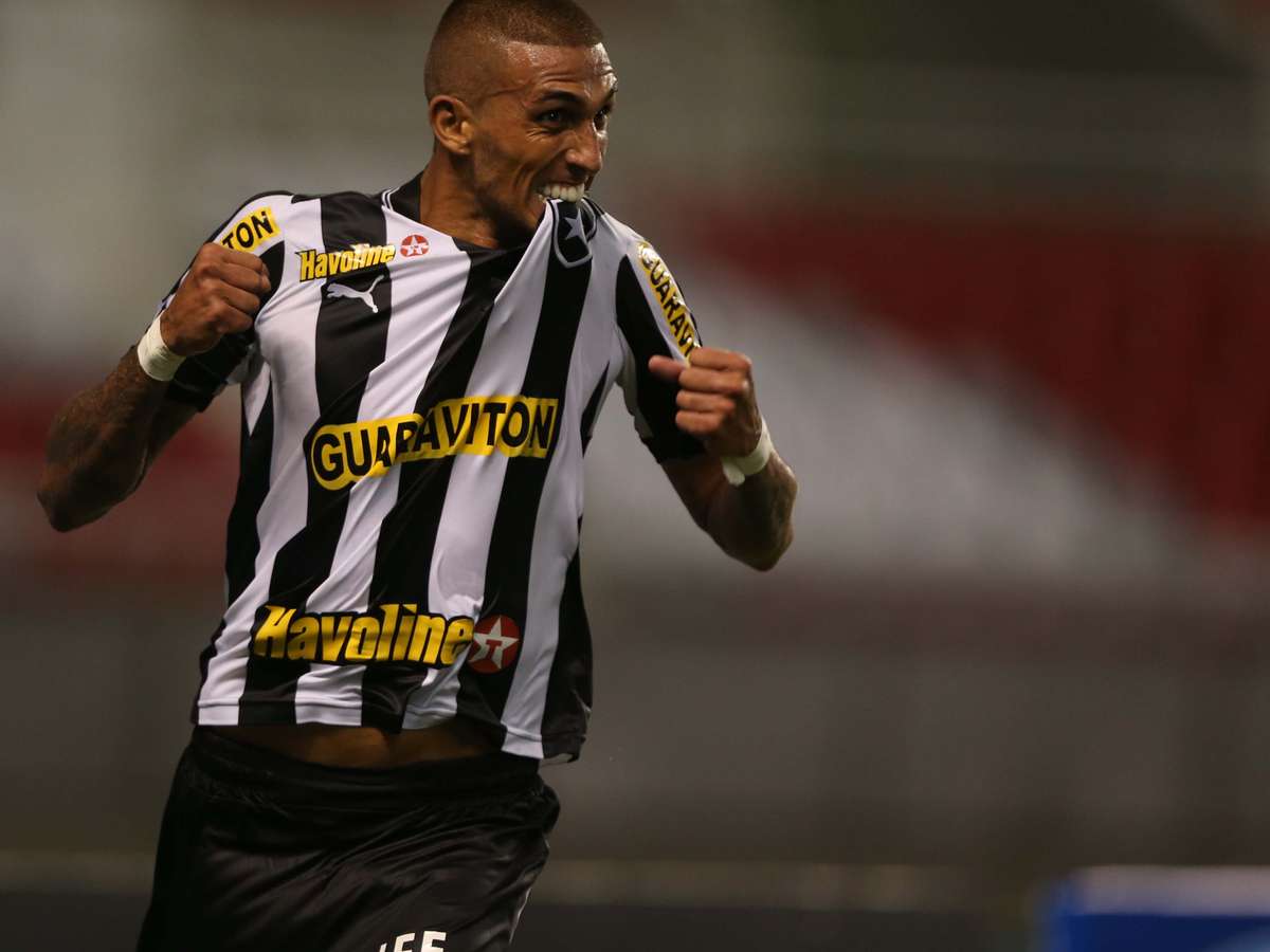 Rafael Marques brilha, Botafogo mantém sina e abre returno com vitória