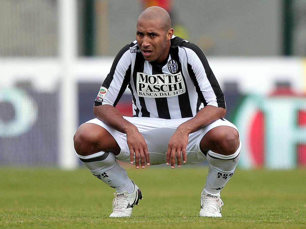 Reginaldo rescinde com Siena e pode ser apresentado pelo Vasco