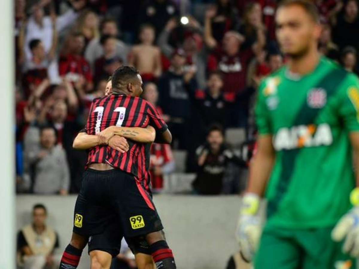 Nikão marca de novo, e ajuda na vitória do líder Atlético-PR