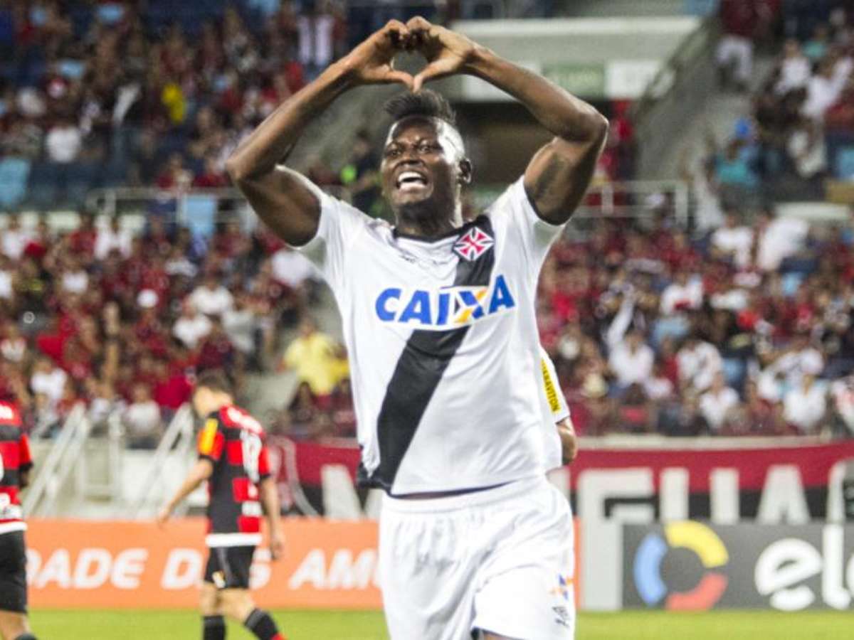 Herói no clássico, Riascos explica comemoração inusitada