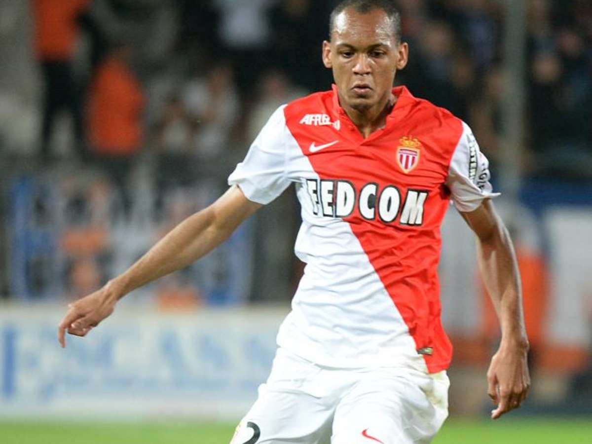 Lateral-direito Fabinho comemora confiança do treinador em seu futebol