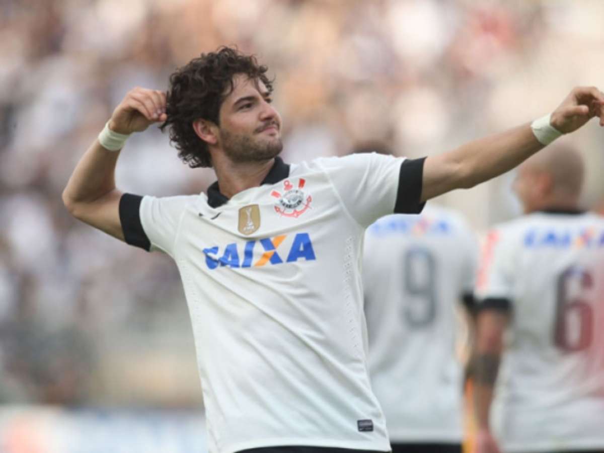 Corinthians bate o martelo sobre retorno de Alexandre Pato