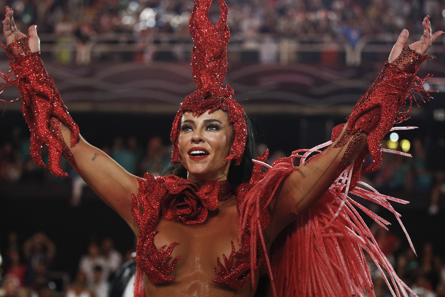 Rainha das rainhas, Paolla Oliveira dá adeus a Grande Rio e faz história no carnaval