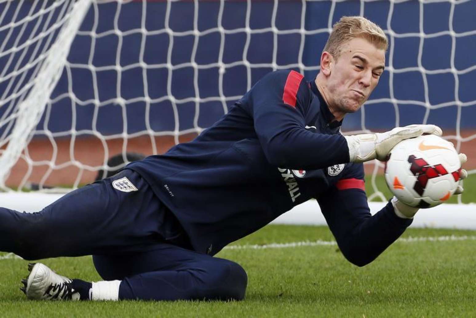 Inglaterra escala Hart e Cole para enfrentar Alemanha