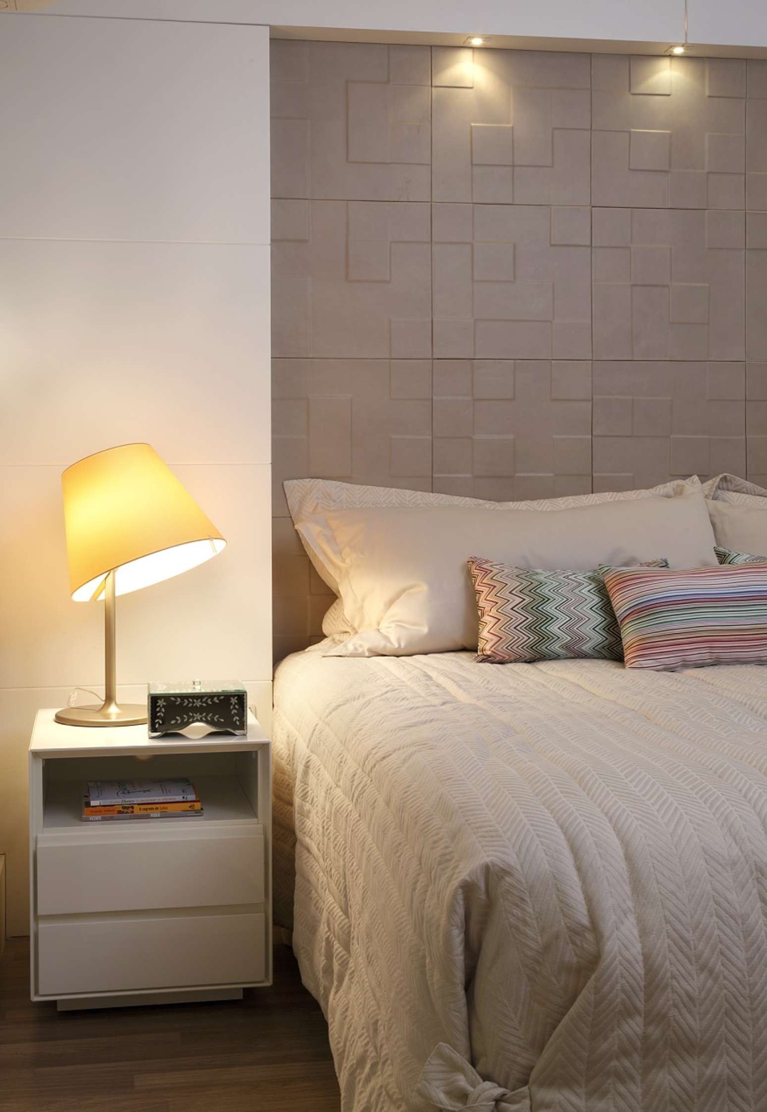 Decoração com coco, couro e mais: veja como revestir as paredes...