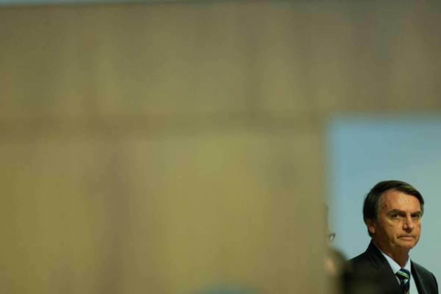 'Democracia só existe se as Forças Armadas permitirem', diz Bolsonaro