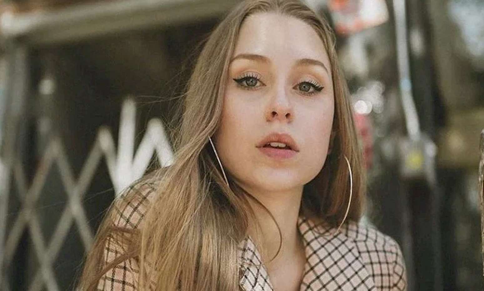 Conheça Leyla Blue, que emplacou "What A Shame" no TikTok