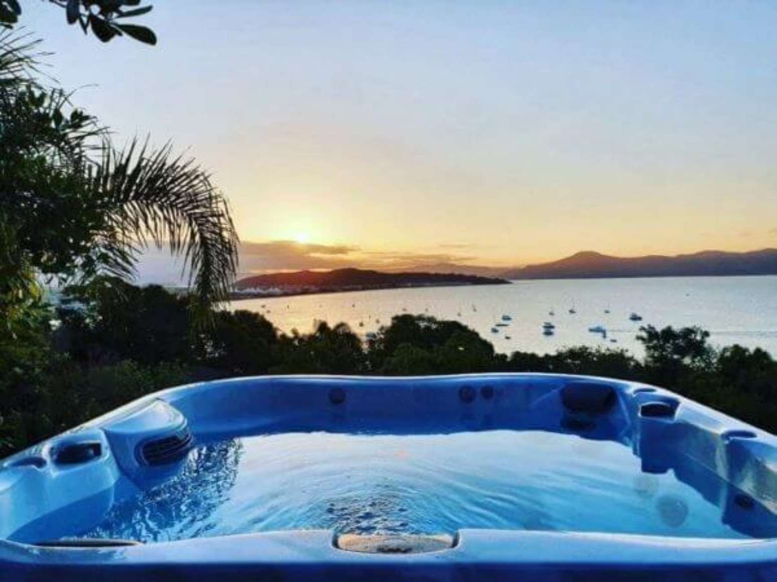 Jacuzzi Externa: +58 Modelos para Sua Área Externa dos Sonhos