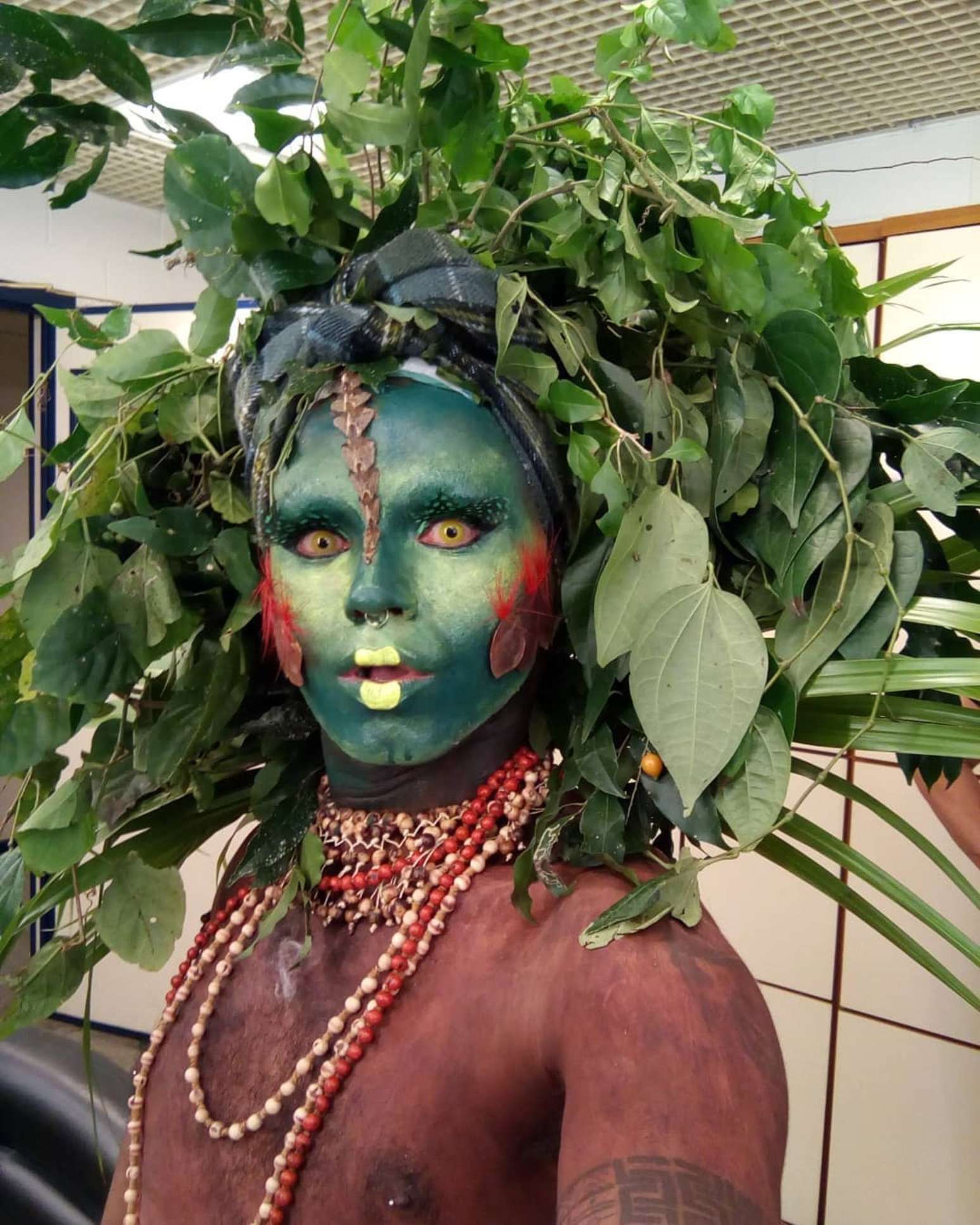 Doritos apresenta microdocumentário da drag queen indígena Uýra Sodoma