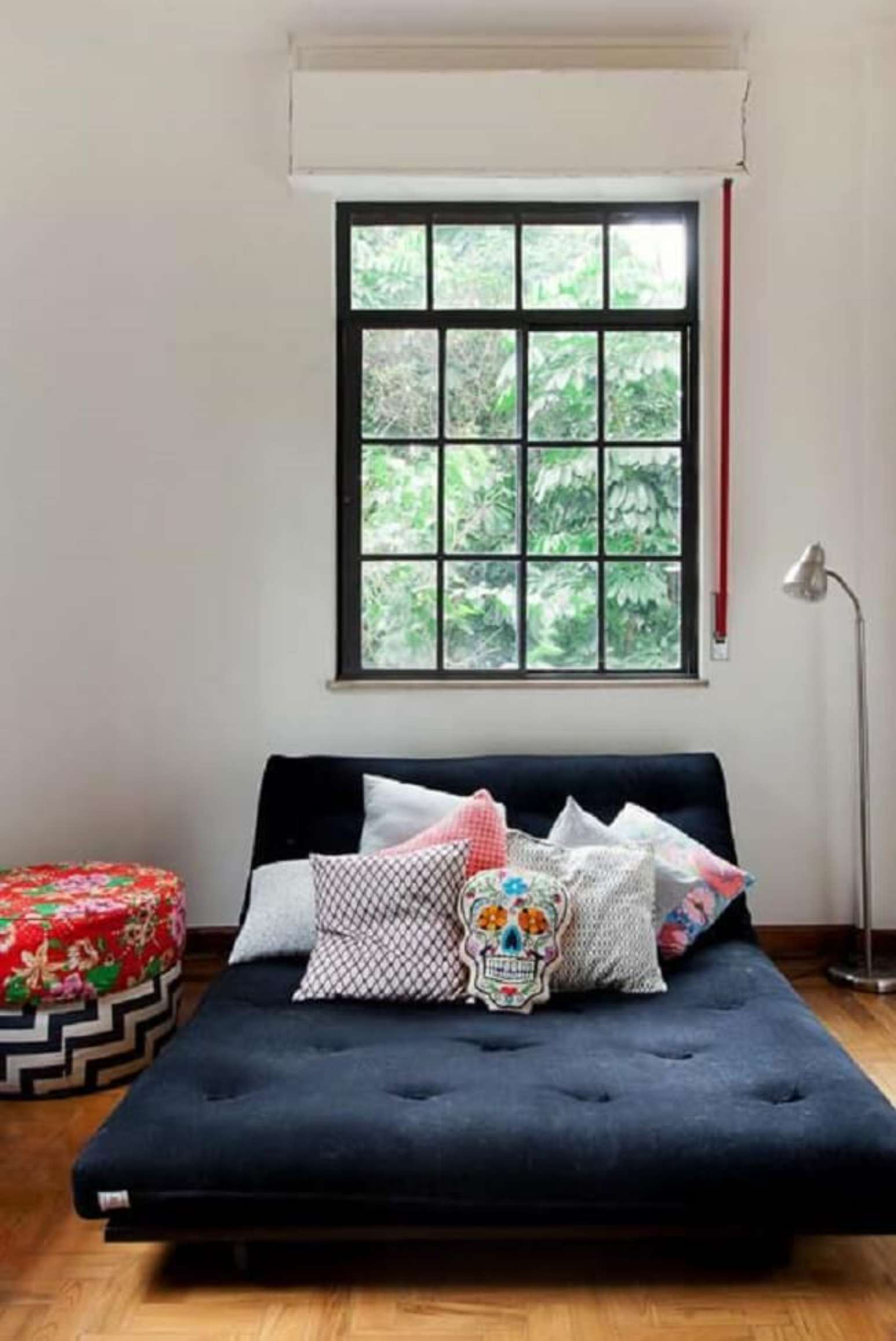 Cama Embaixo da Janela: +48 Projetos e 4 Dicas Práticas de Decoração