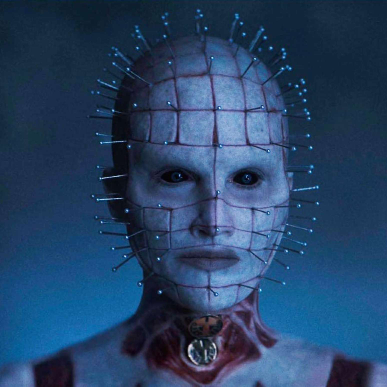 Novo Pinhead é destaque das fotos do reboot de "Hellraiser"
