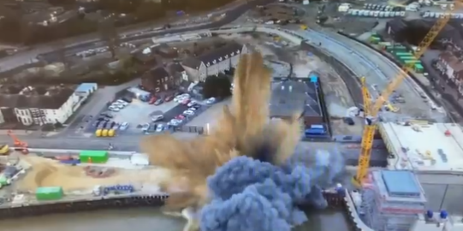 Bomba da Segunda Guerra Mundial explode antes de ser desarmada; veja vídeo