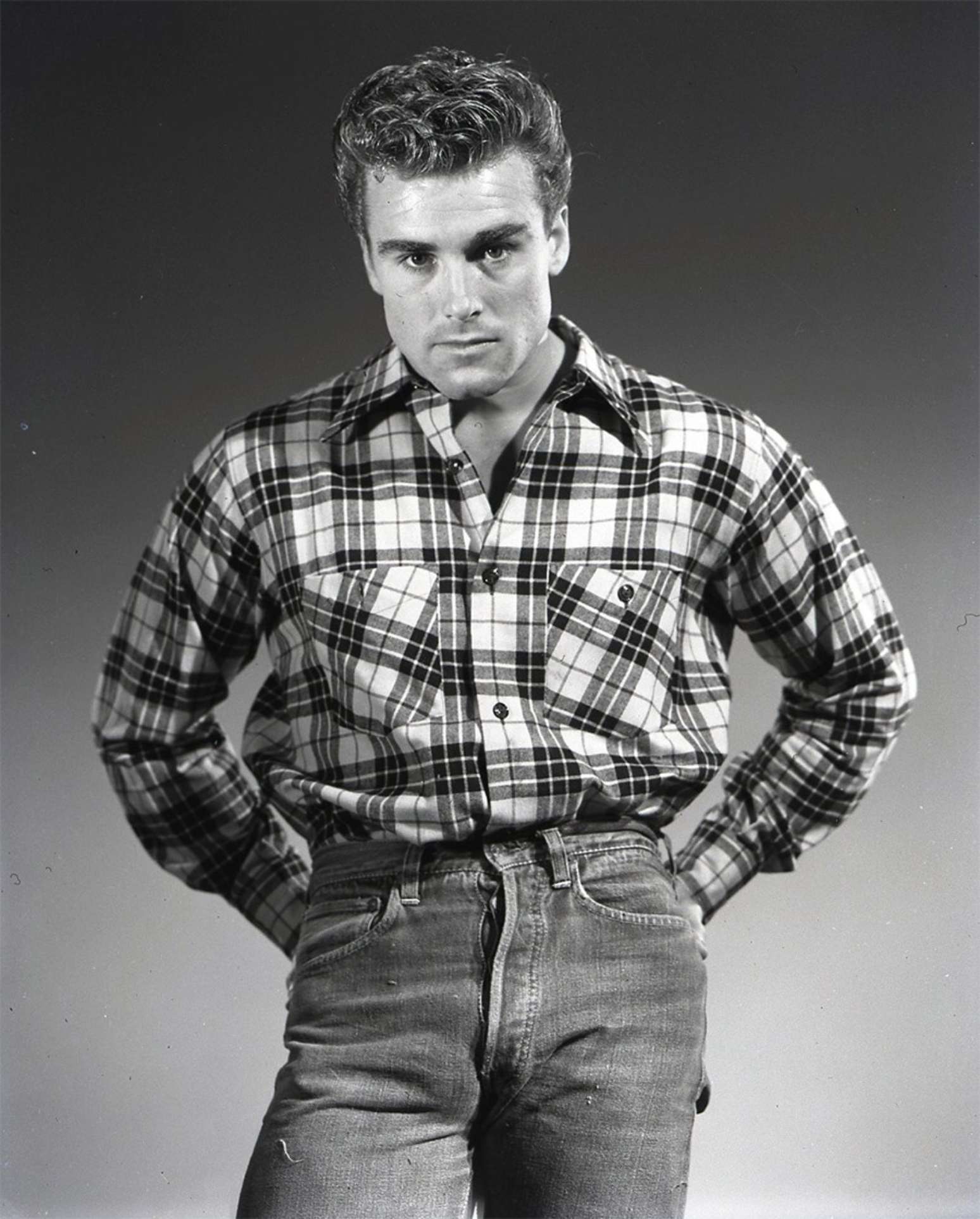 Ed Fury, que estrelou a franquia "Ursus", morre aos 94 anos