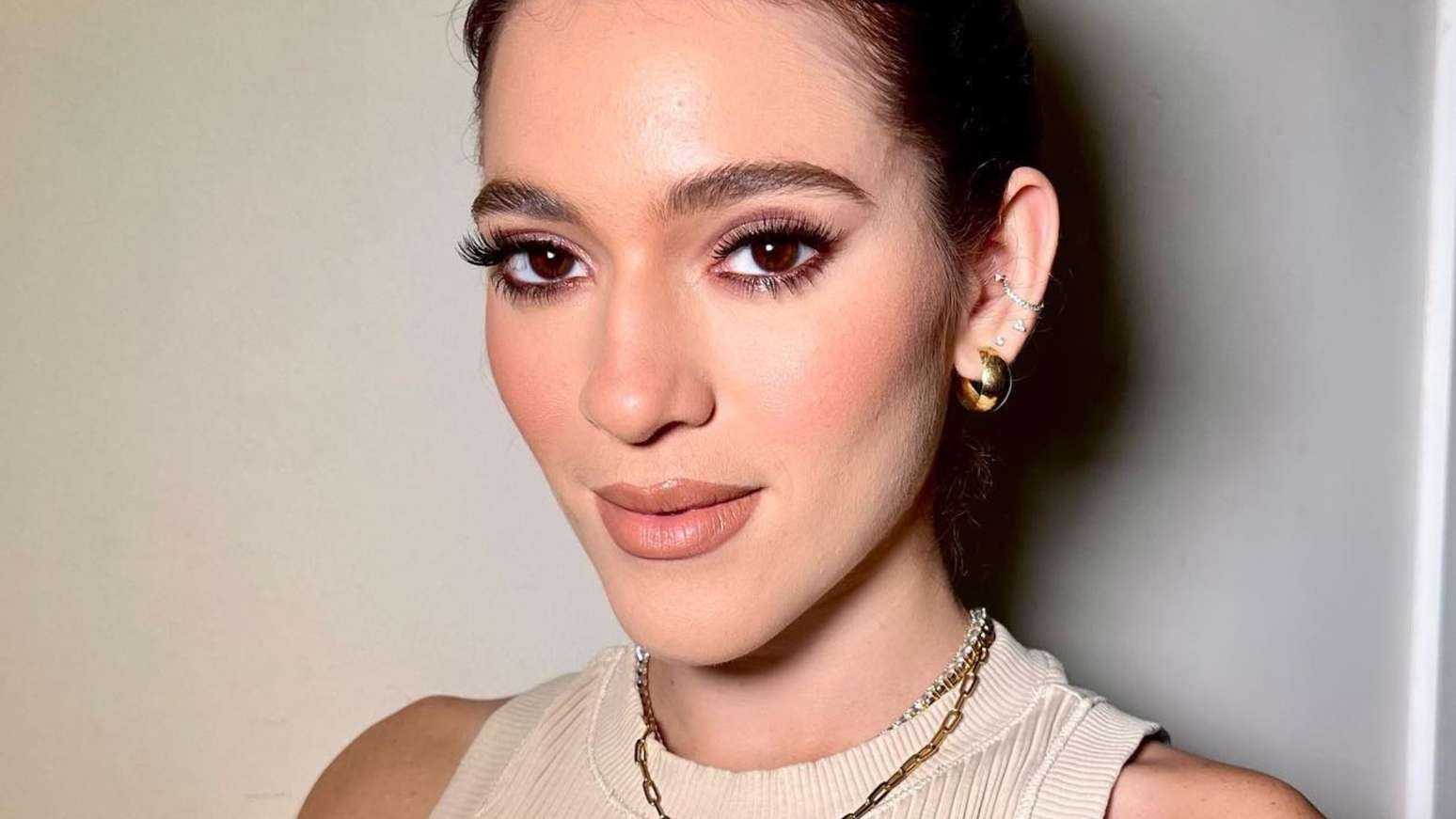 Ana Clara surge com novo visual para estrelar programa solo