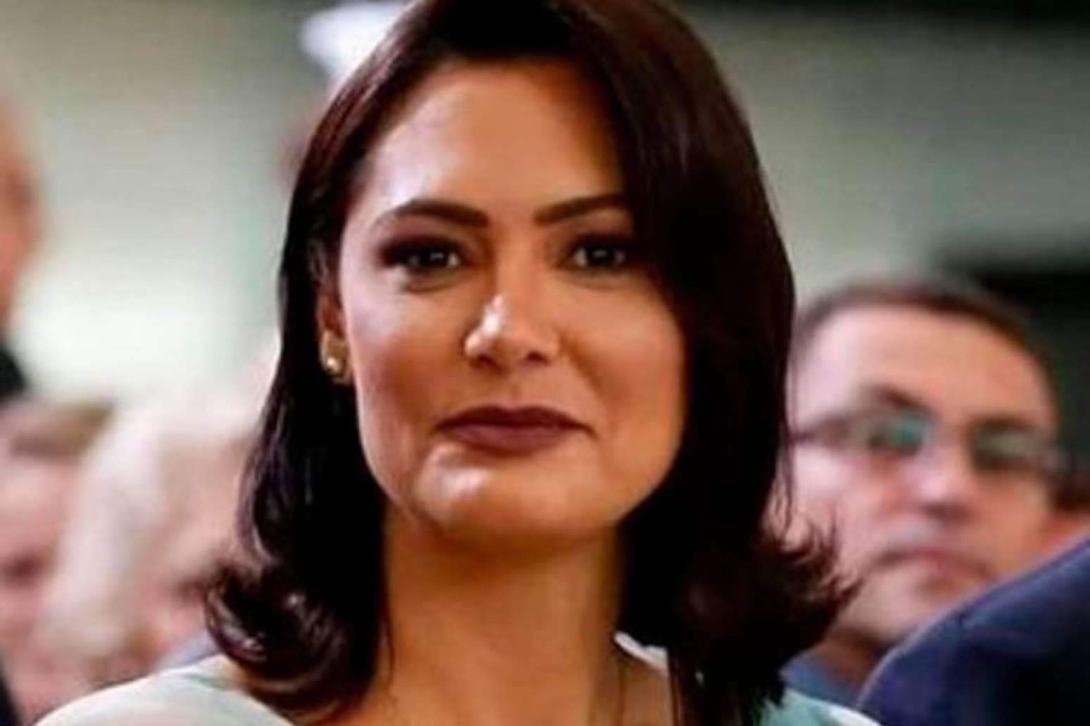 Michelle Bolsonaro adia compromissos após mal-estar, diz assessoria