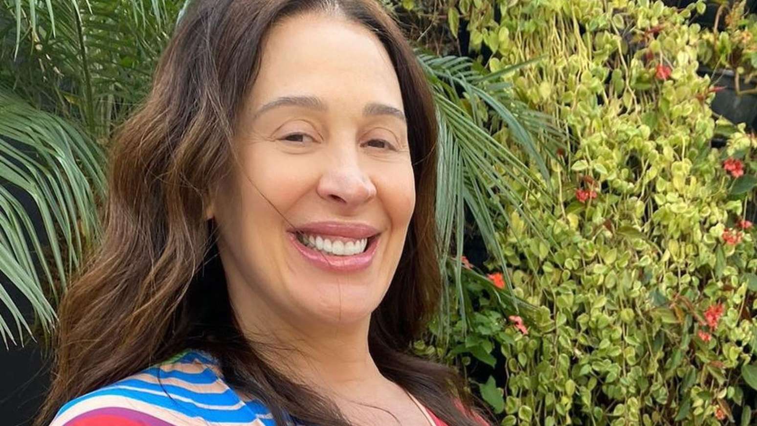 Claudia Raia surpreende fãs ao surgir belíssima com Luca