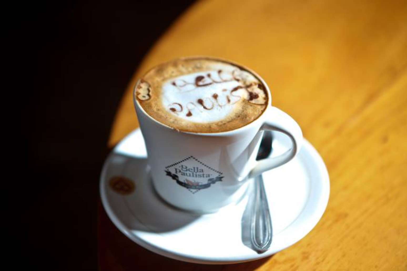 Como fazer o pingado perfeito? Padarias divergem se é café com leite ou ...