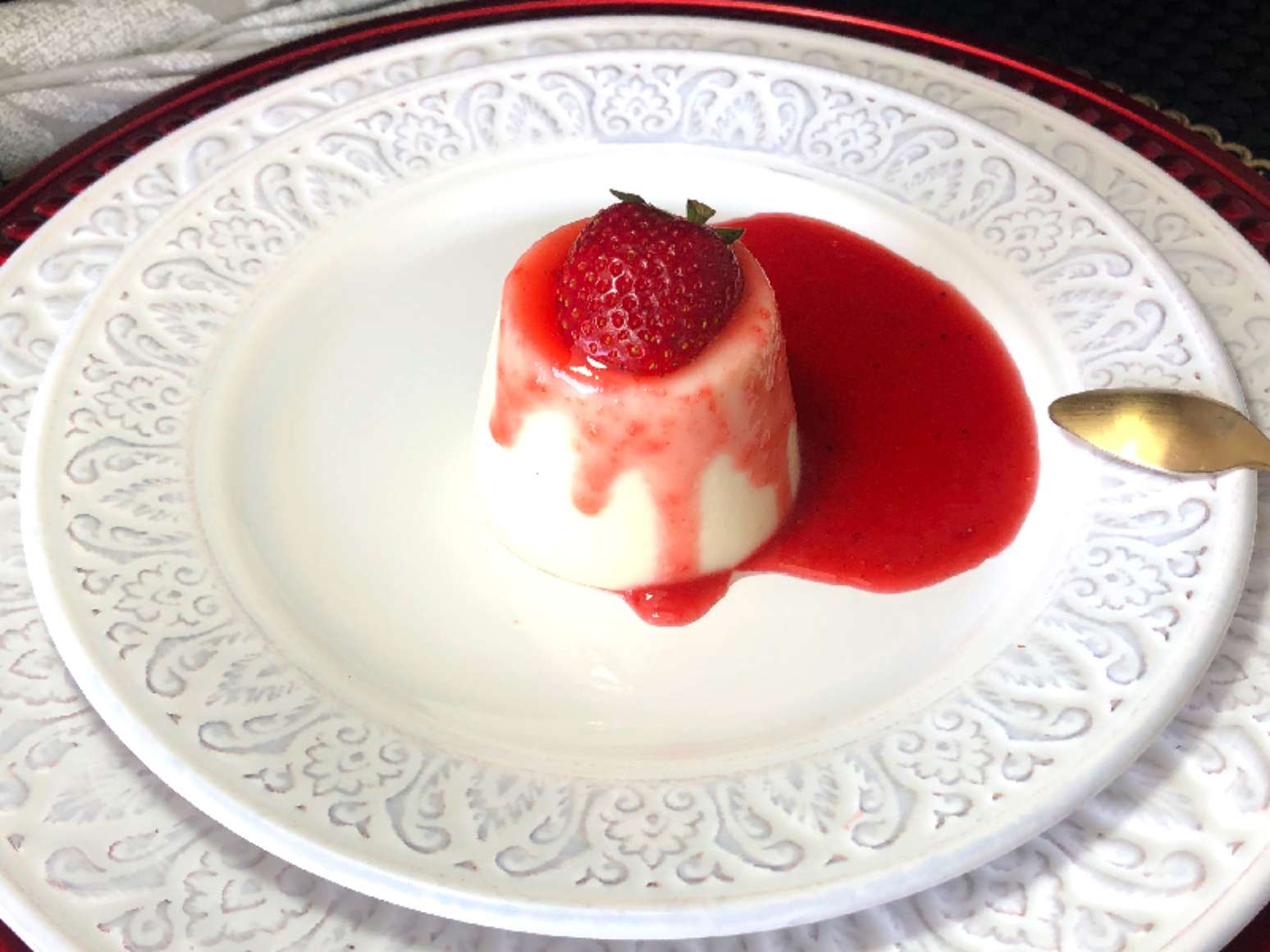 Panacota, prima do flan , com morango, faça em 15 min