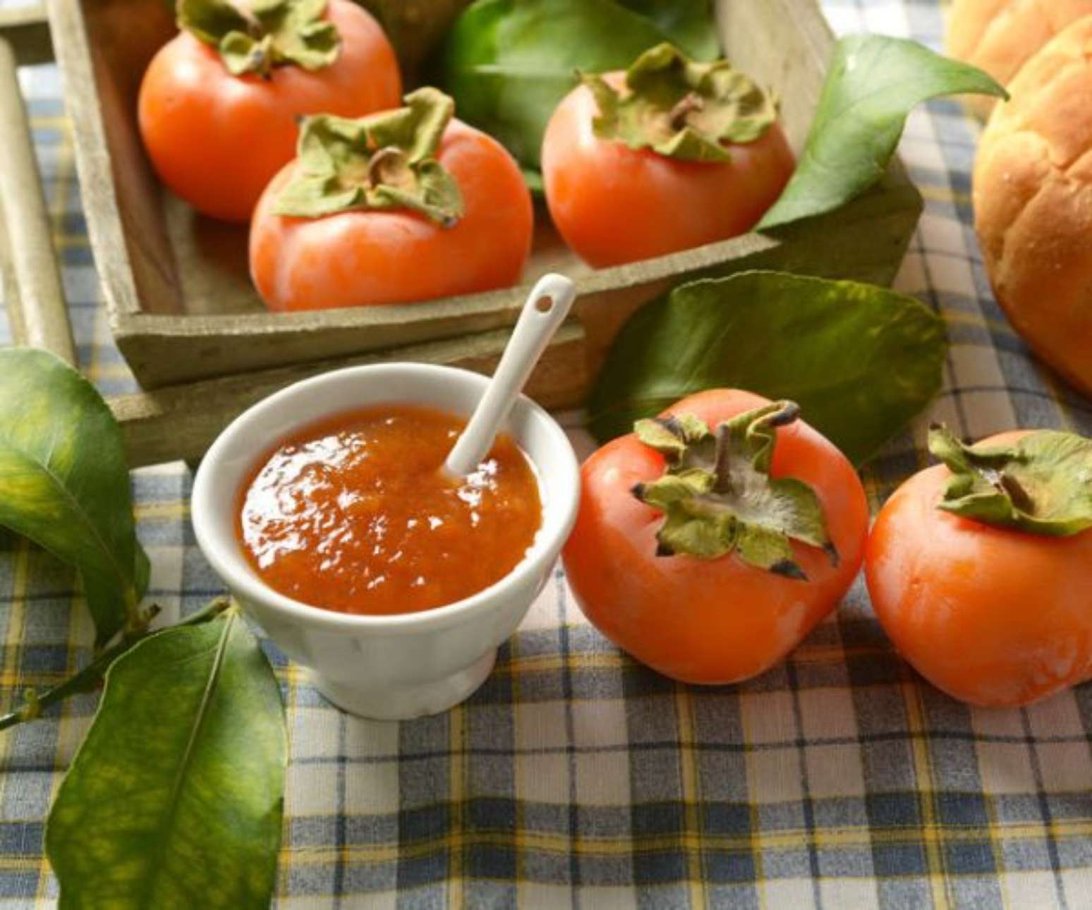 Caqui: 7 receitas com a fruta que vão conquistar o seu paladar