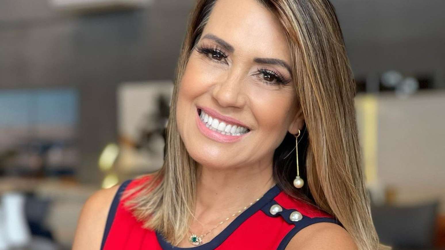 Solange Frazão exibe clique dos 19 anos e fãs reagem: 'Não mudou'