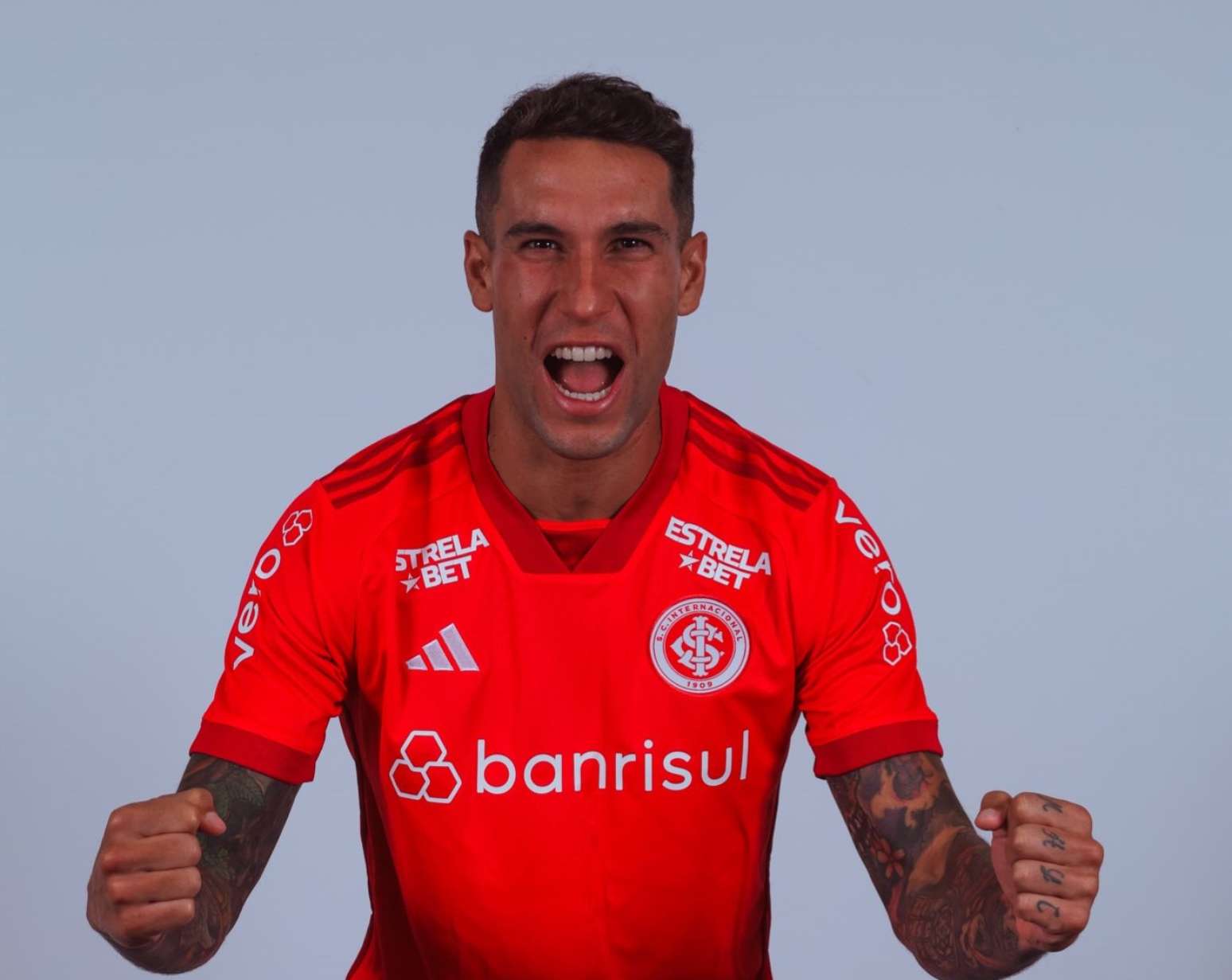 Inter anuncia a contratação do lateral espanhol Hugo Mallo