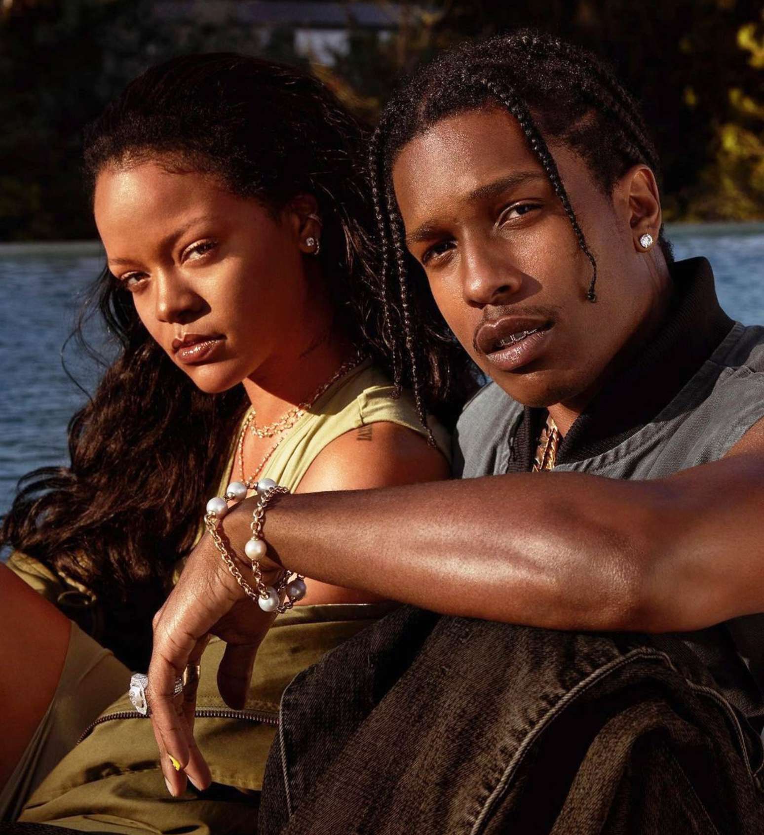 Rihanna e A$AP Rocky apresentam segunda filha em sessão de fotos