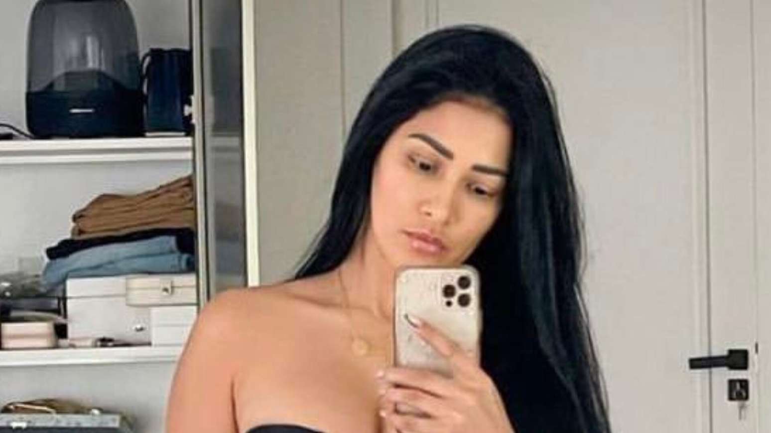 Simaria surpreende ao usar biquíni com decote ousadíssimo