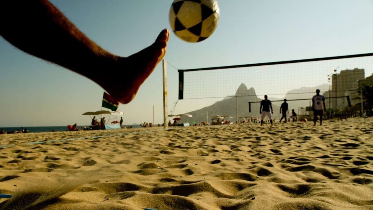 Três dicas para evoluir seu jogo no futevôlei