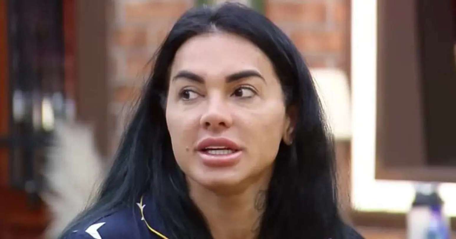 Após primeira roça, Kamila Simioni pensa em desistir de A Fazenda 15