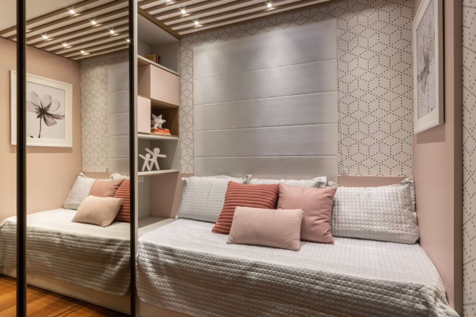 Apê de 53m² tem soluções pensadas para 3ª idade e quarto para netinha
