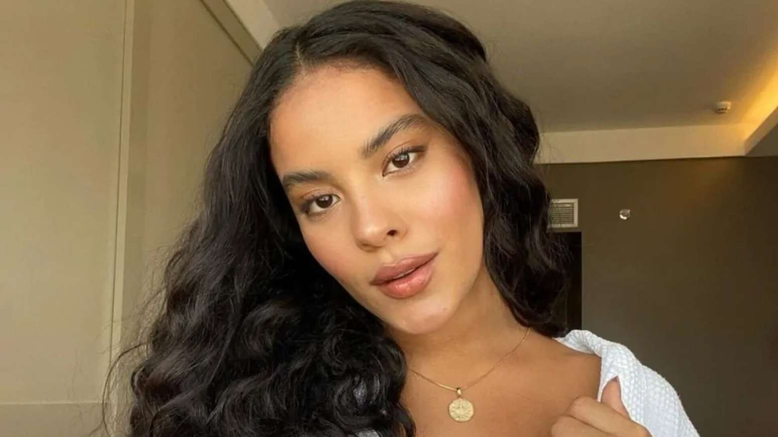 Bella Campos impressiona com fotos sensuais: 'Acabando com meu coração'