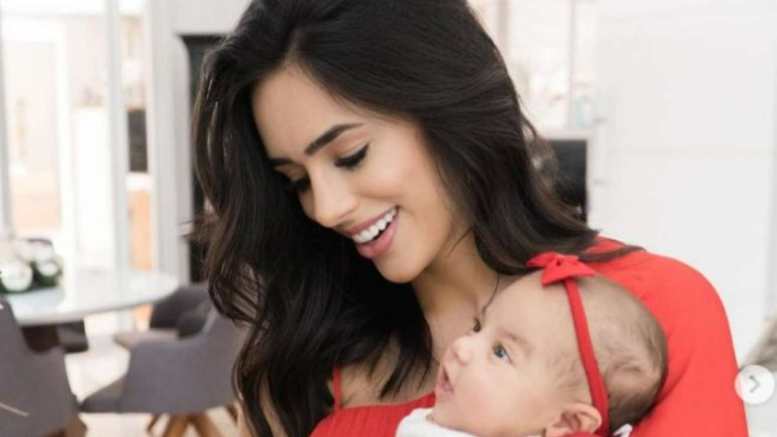 Bruna Biancardi encanta web com ensaio de Natal de Mavie