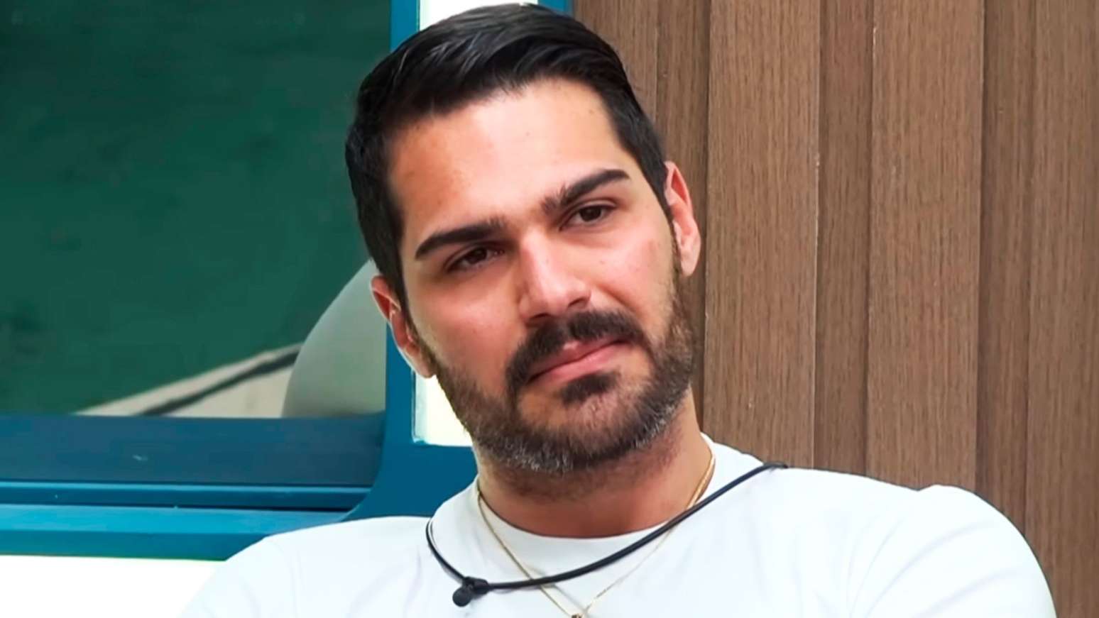 Shayan Haghbin acusa Nadja Pessoa de ter furtado item em 'A Fazenda'