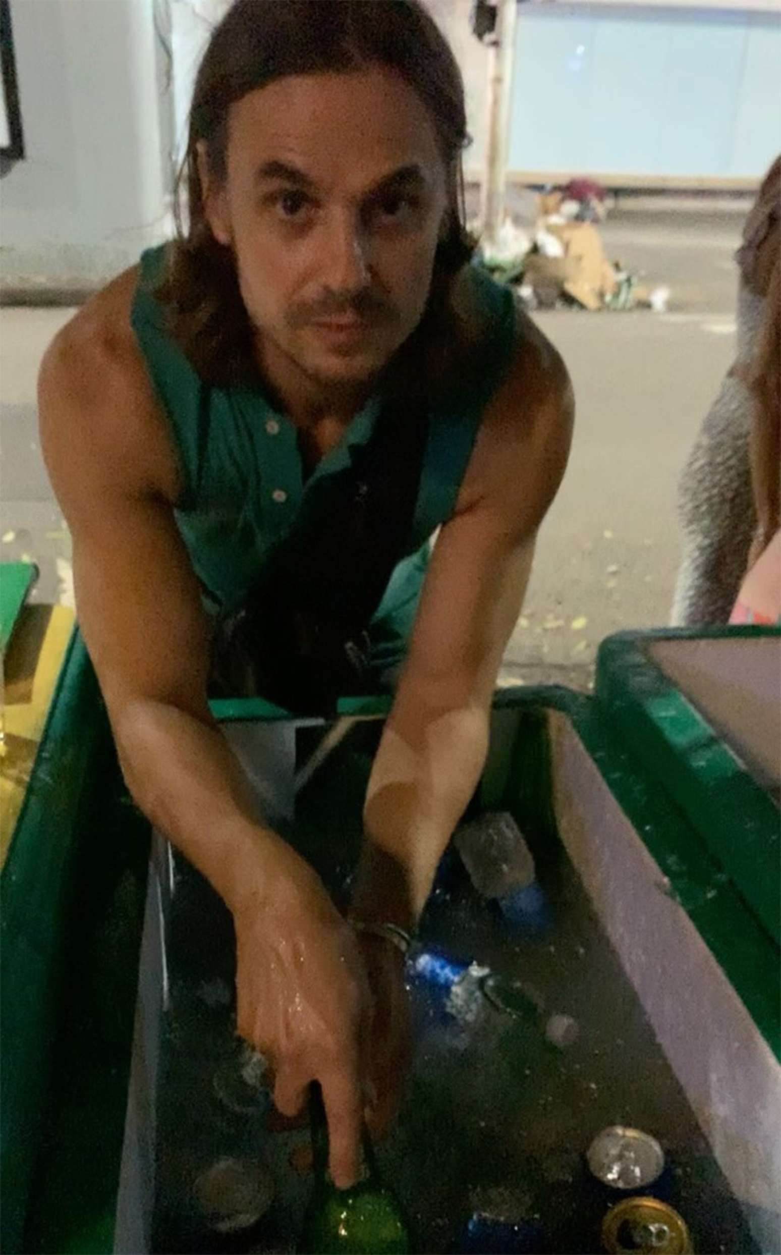 Daniel Erthal, ex-Malhação que virou ambulante, ganha kombi de cliente