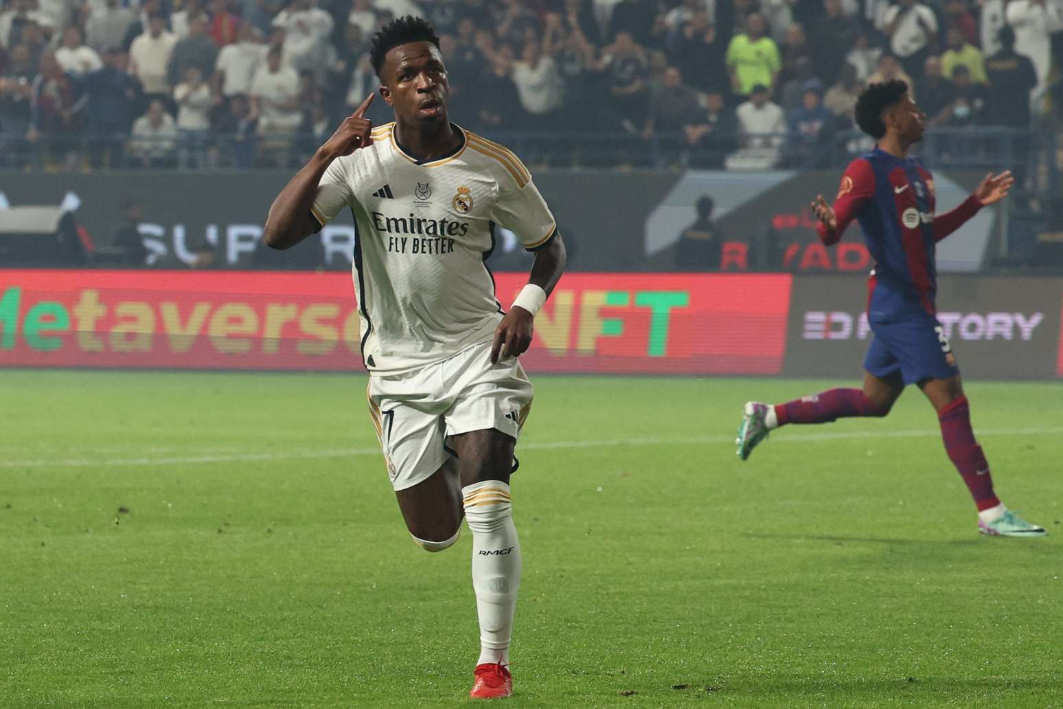 Vini Jr marca três vezes, Real Madrid goleia o Barcelona e conquista ...