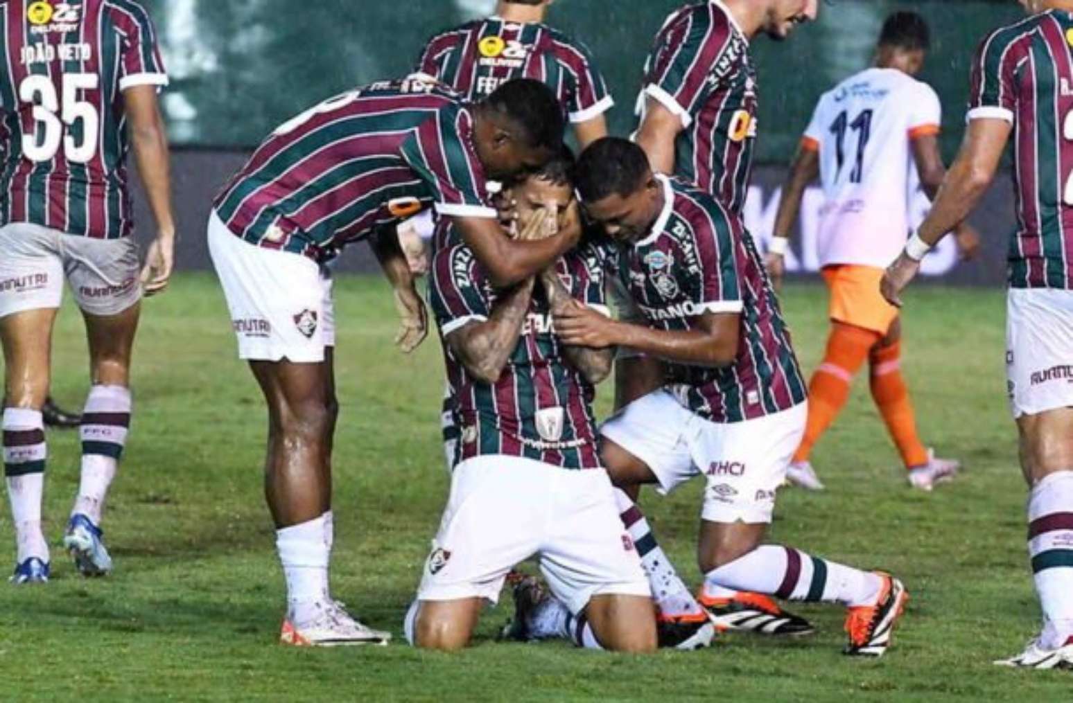 Fluminense vence Nova Iguaçu e assume liderança do Carioca