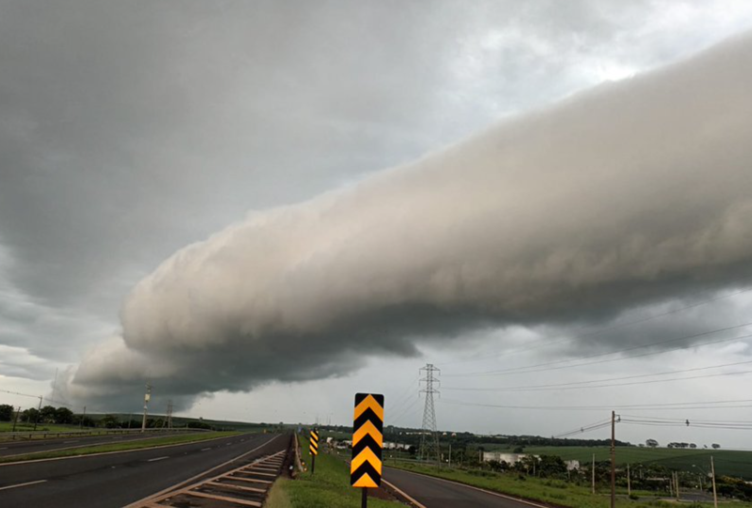 Nuvem rolo chama atenção de moradores no interior de São Paulo
